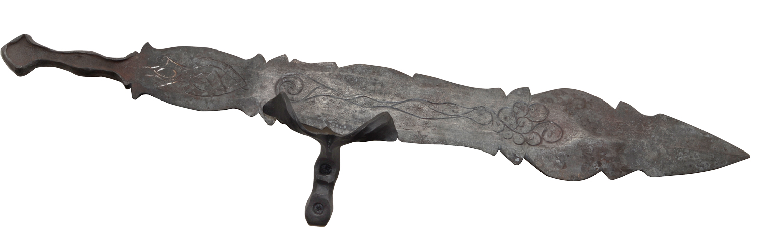 Blacksmith forged swords and axes for sale, unique designs from Petefire